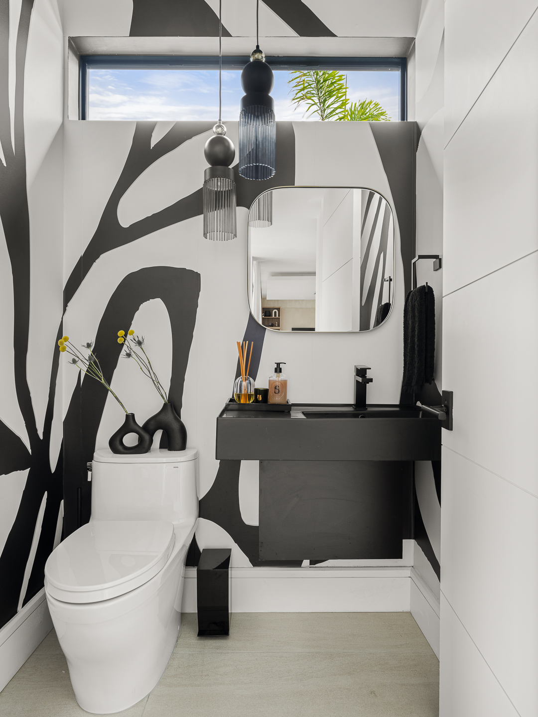 Refined Modern Luxury Meets Artistic Curation in House Beautiful - Tori ...